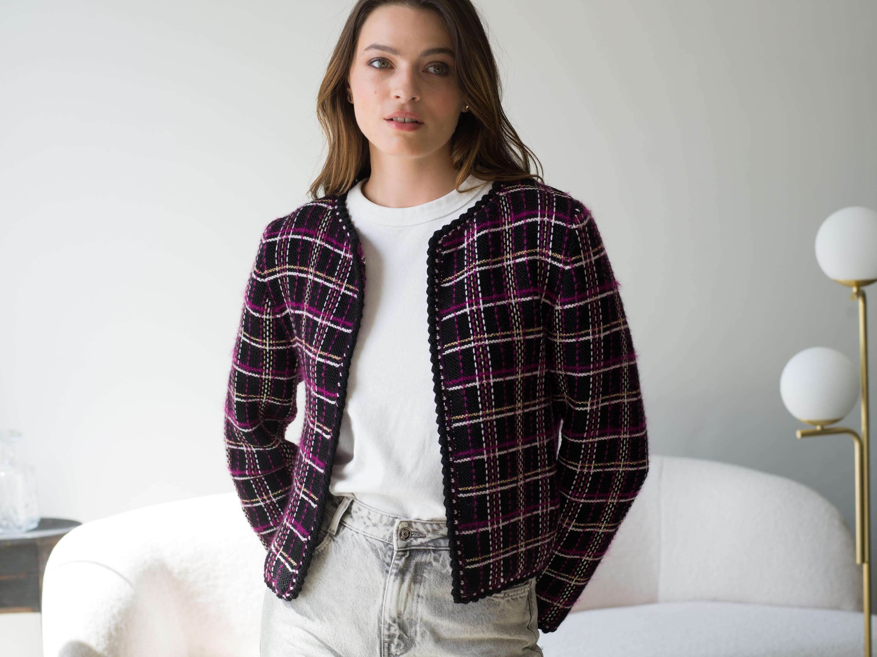 Modèle Petite Veste à tricoter en Merinos Extrafine : Prune – Anny Blatt